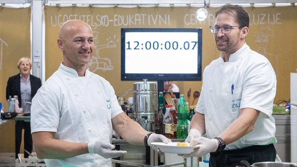 Deux chefs croates établissent le record du monde de cuisine en équipe ...