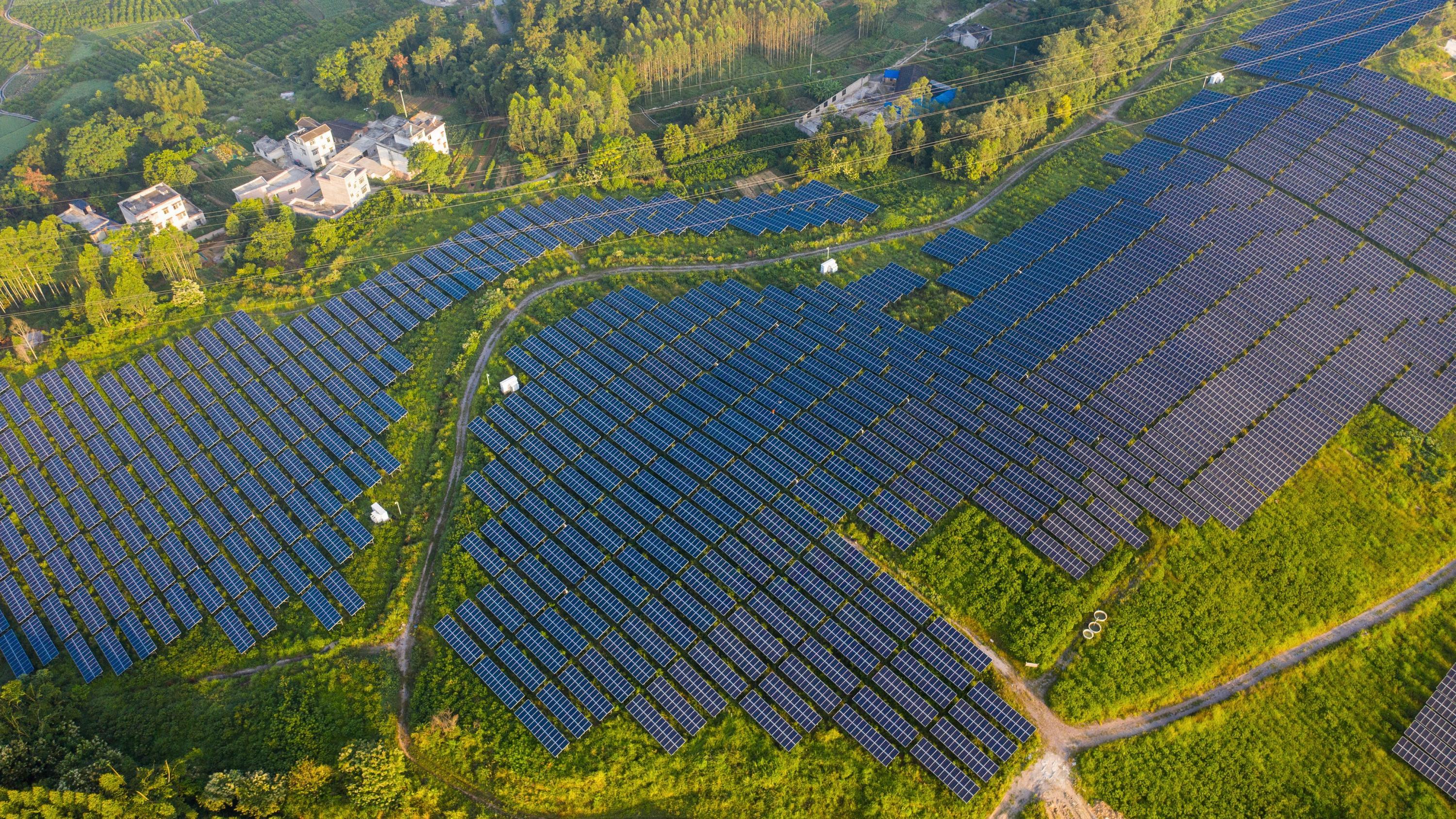 Chine : La centrale photovoltaïque du comté de Mengshan de la ville de ...