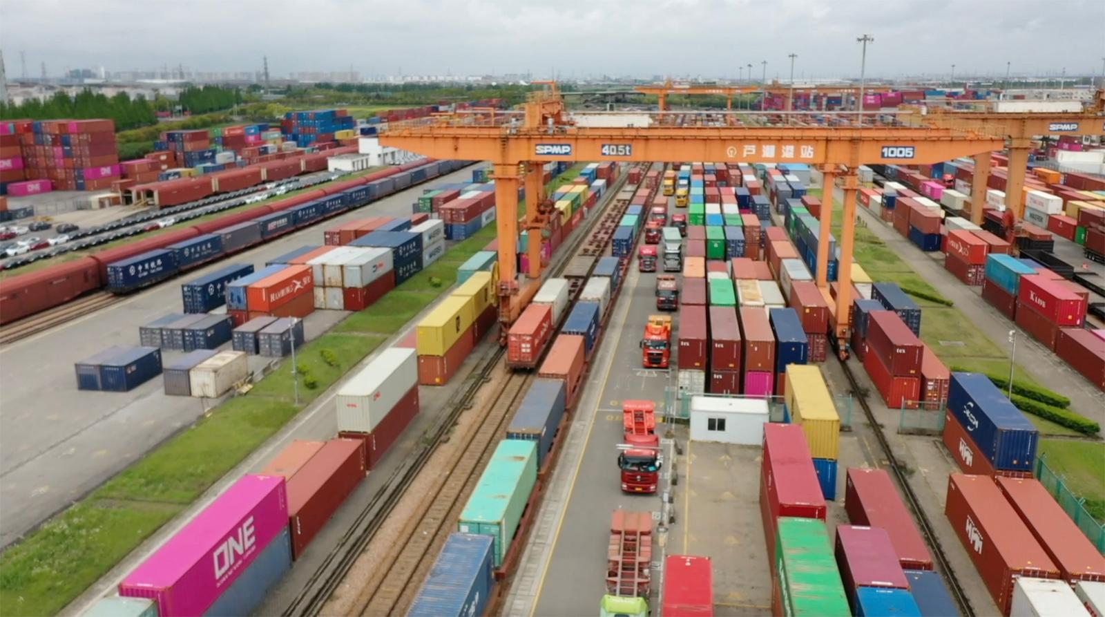 Le port de Luchao à Shanghai assure la chaîne d'approvisionnement - CGTN